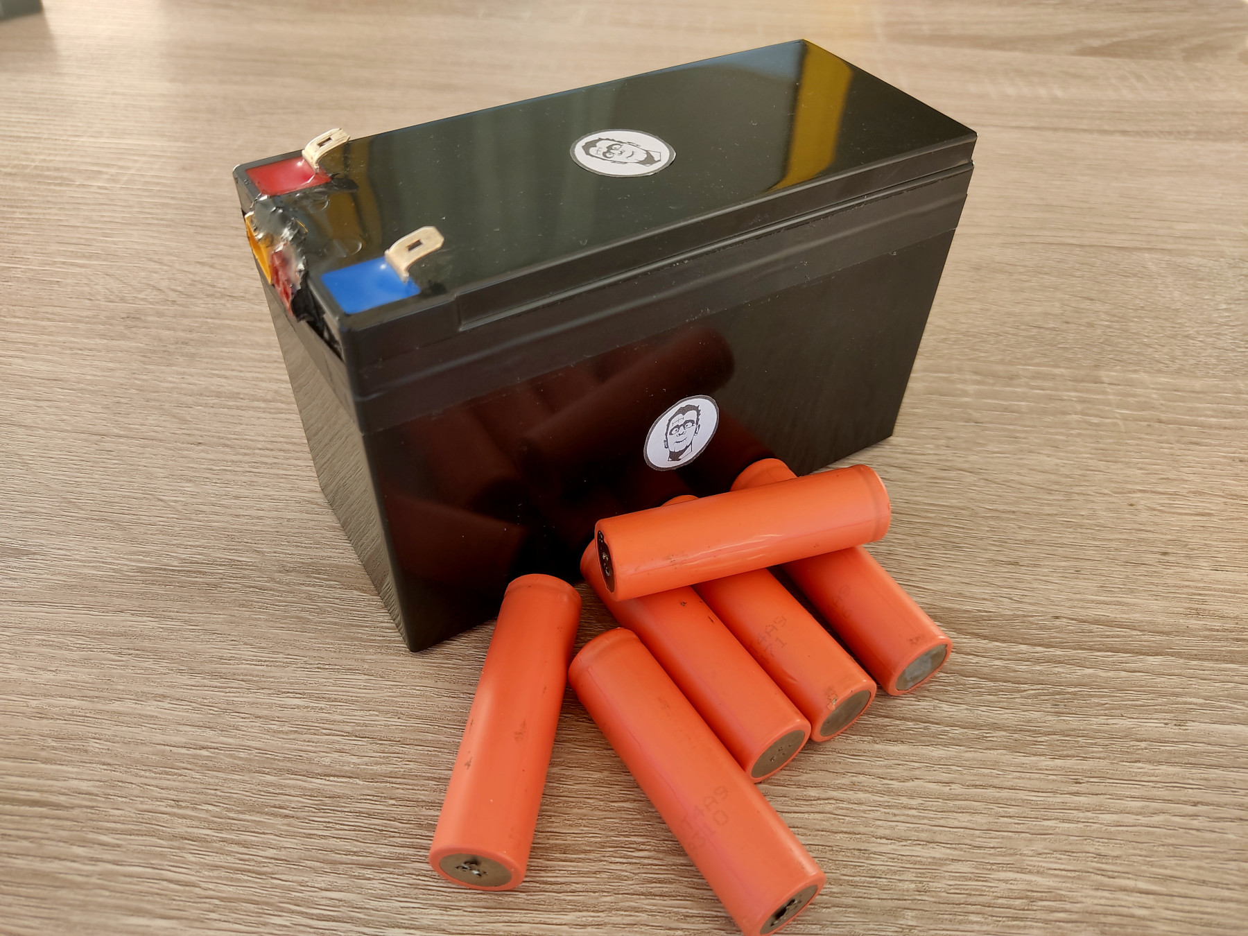 DIY 12-Volt Power Bank from Recycled Laptop Batteries – recyclestein